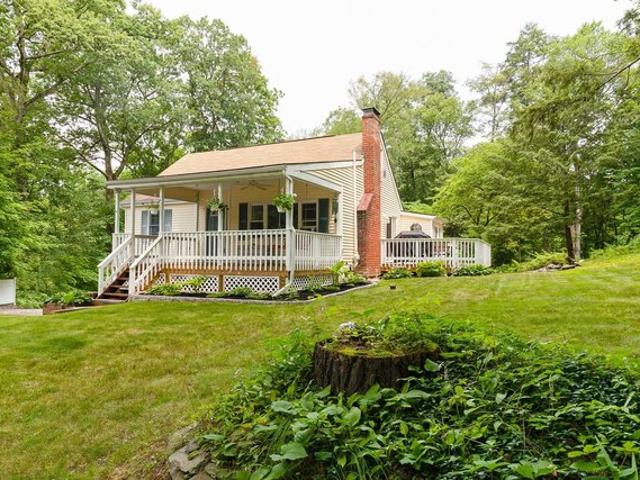 23 Cobey Ter, Poughkeepsie, NY 12601