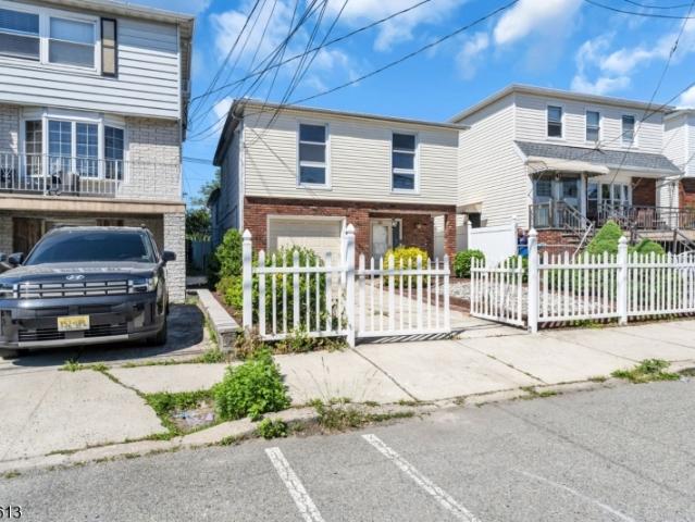 23 Colonial Dr