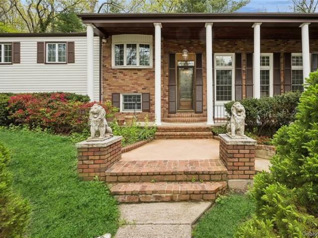 23 Colonial Dr, Smithtown, NY 11787