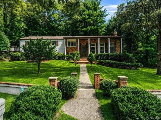 23 Colonial Dr, Smithtown, NY 11787