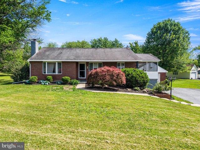 23 Country Ln, Pottstown, PA 19465