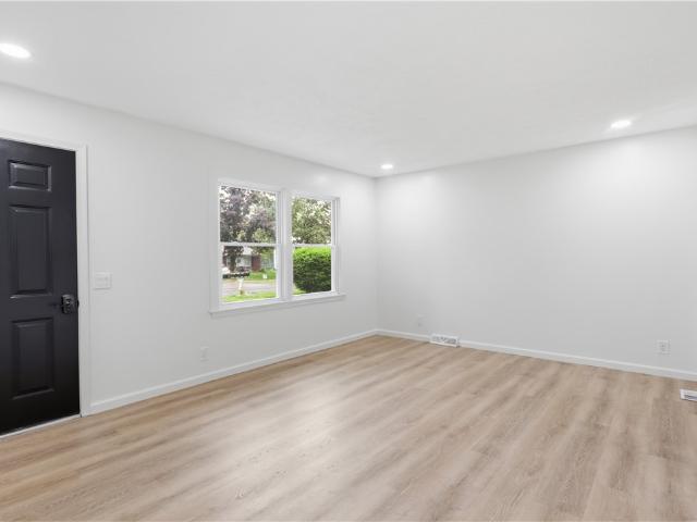 23 Cross Gates Rd