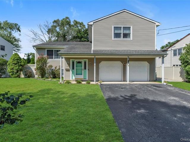 23 Dale Ln, Smithtown, NY 11787