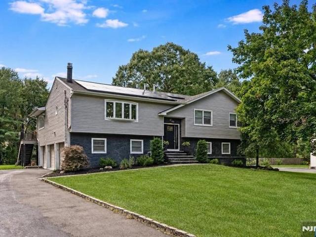 23 Douglas Dr, Montville Township, NJ 07082
