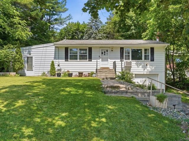 23 Dupay Rd, Pleasant Valley, NY 12569