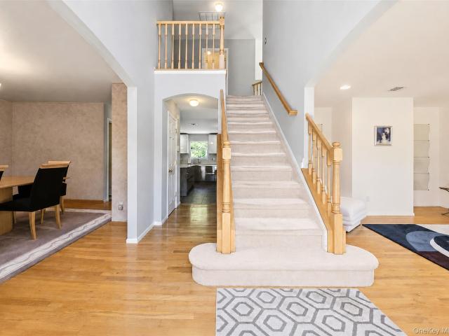 23 E Greentree Drive