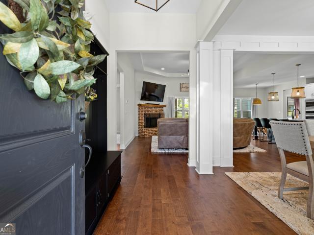 23 E Hill Street