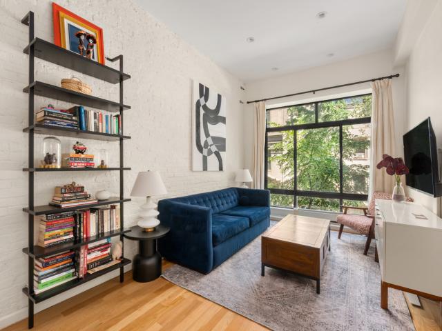 23 E 10TH Street 3D