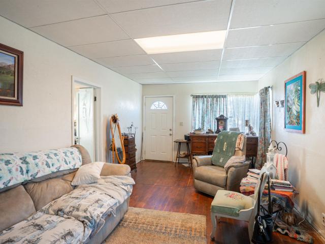 23 E 2nd Ave