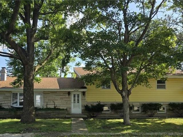 23 Elm Dr, Bethany, IL 61914