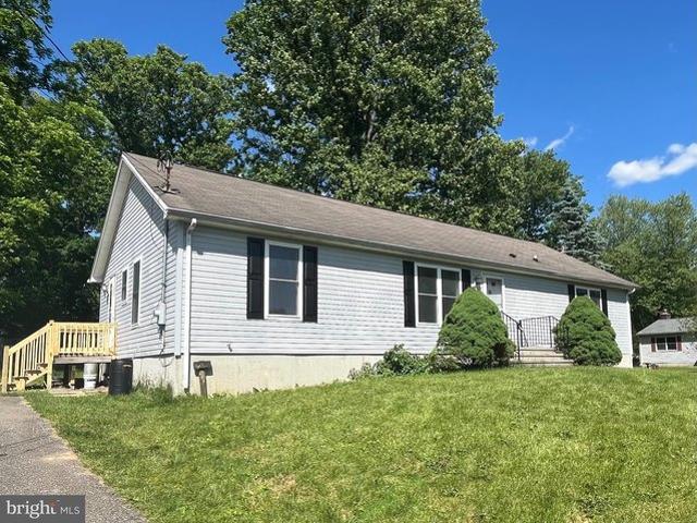 23 Elm St, Oxford, NJ 07863