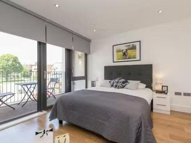 23 Faraday Rd London W10