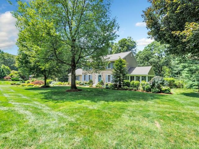 23 Finchwood Dr, Trumbull, CT 06611