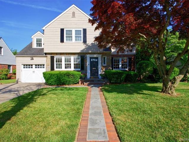 23 Foster Ave, Malverne, NY 11565