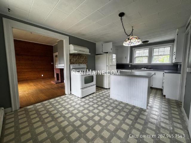 23 Green St. Apt 2 beds, 1 full bath