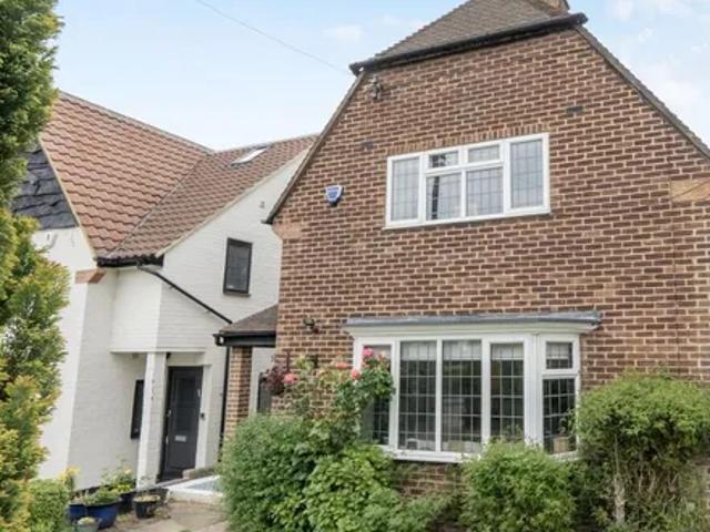 23 Greenway Close, London, N20 8ES, United Kingdom | 4 bed duplex for rent #167622684 | Rentberry