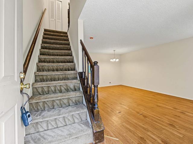 23 Greenwich Dr