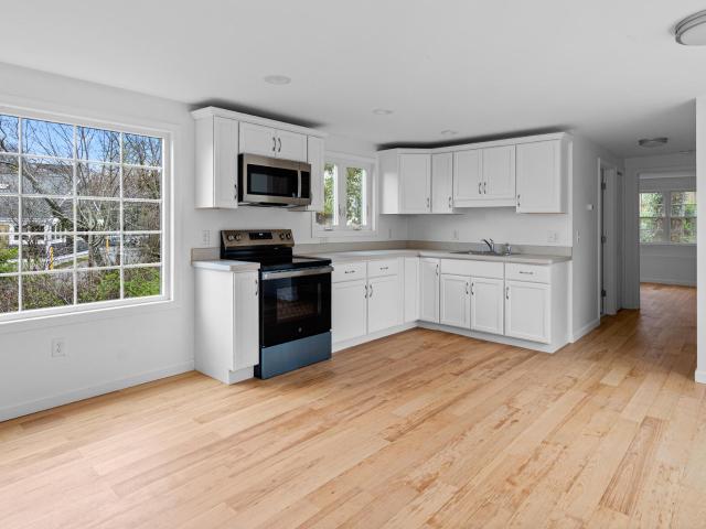 23 Harry Kemp Way APT A