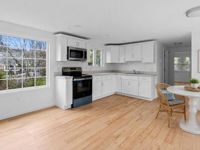 23 Harry Kemp Way APT A