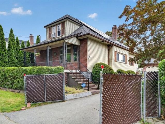 23 Hazel St, Methuen, MA 01844