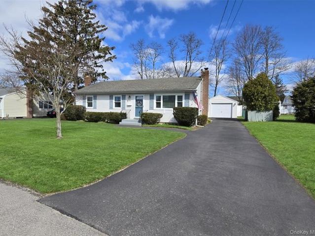 23 Herbert Cir, Patchogue, NY 11772