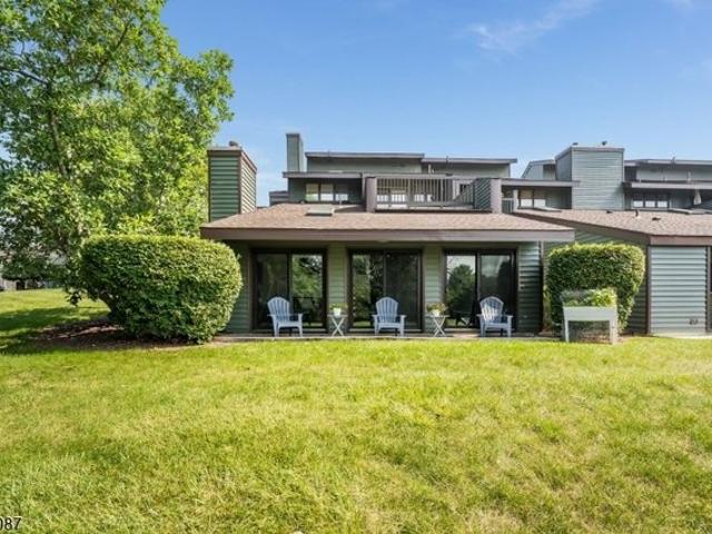23 Highland Cir, Clinton Township, NJ 08801