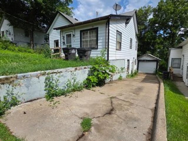 23 Hillside Ave, Des Moines, IA 50315
