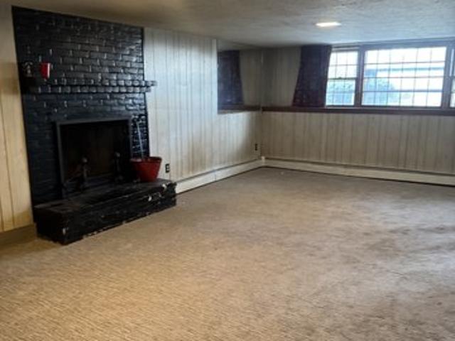 23 Holland Ln, East Hartford, CT 06118