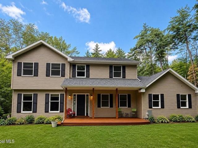 23 Holloway Ln, Averill Park, NY 12018