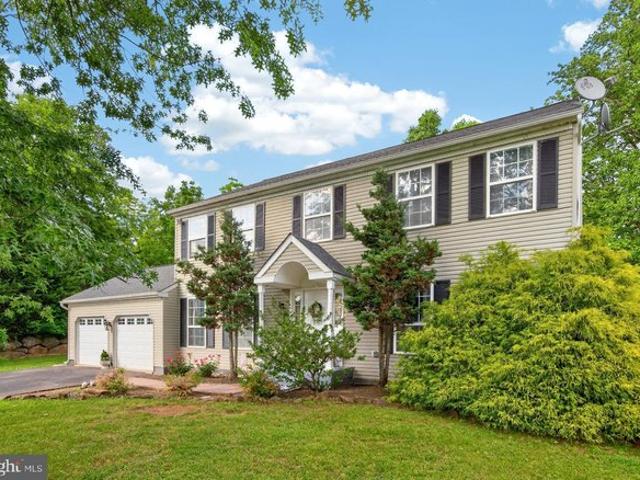 23 Hunters Run Ln, Pottstown, PA 19464