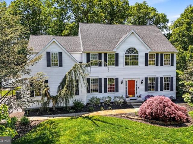 23 Huntington Dr, Burlington Township, NJ 08016