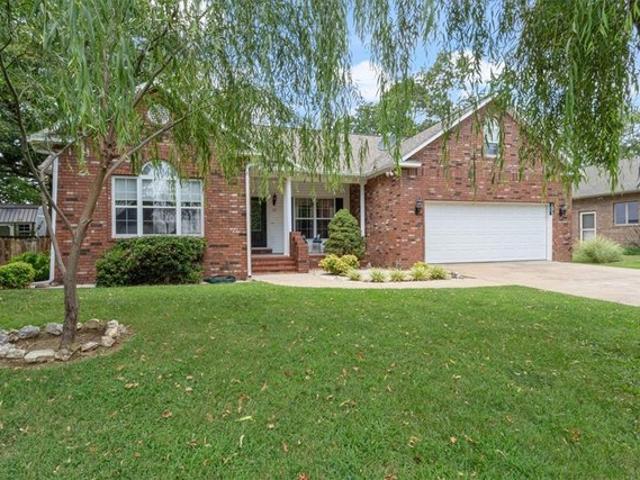 23 Indian Wells Dr, Holiday Island, AR 72631
