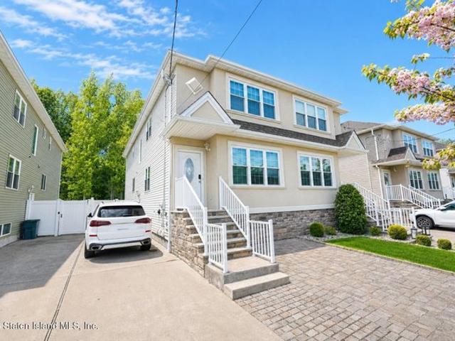 23 Jade Ct, Staten Island, NY 10309