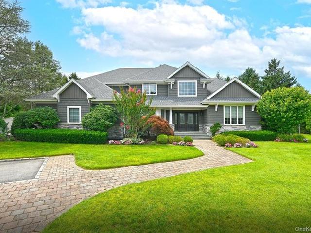23 Jagger Ct, Melville, NY 11747