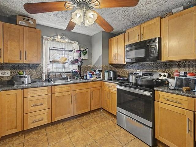 23 Jenness St, Springfield, MA 01104