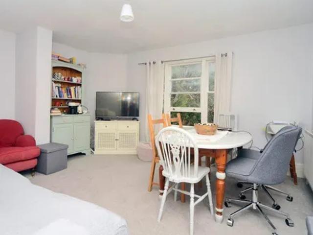 23 Kingston Hill, Kingston upon Thames, KT2 7PW, United Kingdom | 2 bed house for rent #168080555 | Rentberry