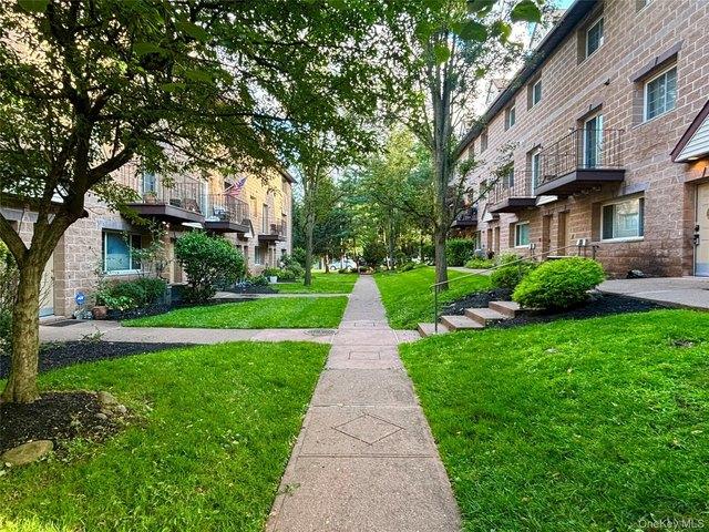 23 Klint Ct, Nanuet, NY 10954