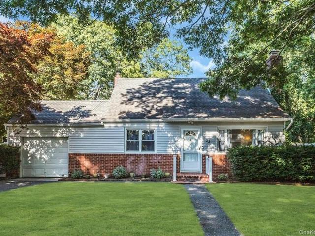 23 Lambert Ave, Mastic, NY 11950