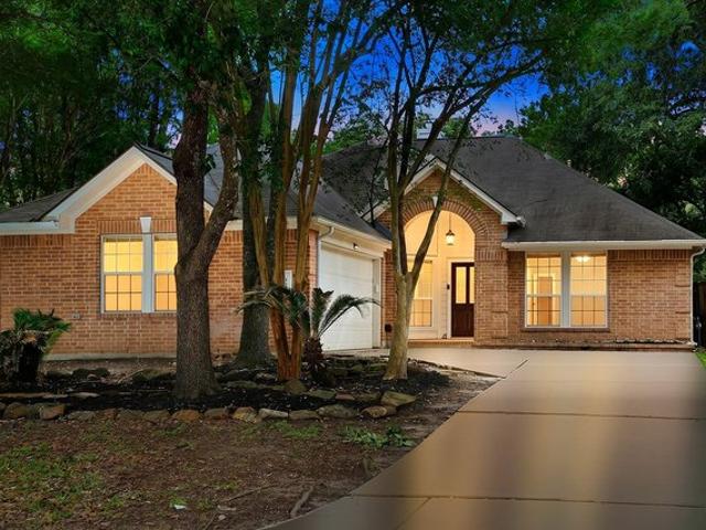 23 Lamps Glow Pl, The Woodlands, TX 77382