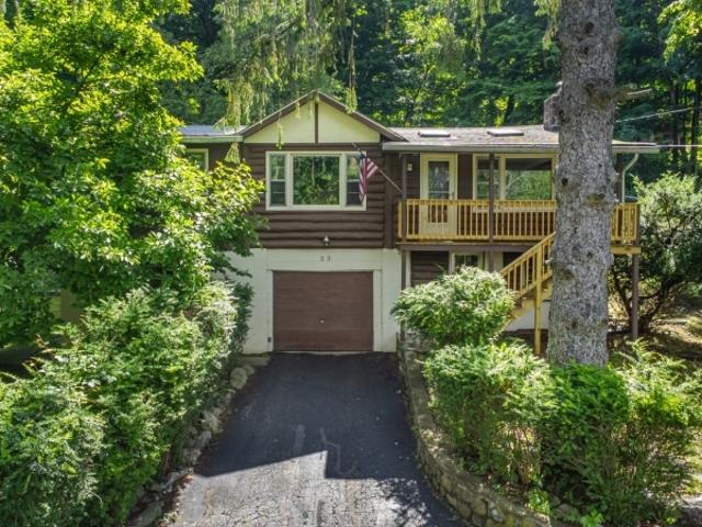 23 Lakeside Ave