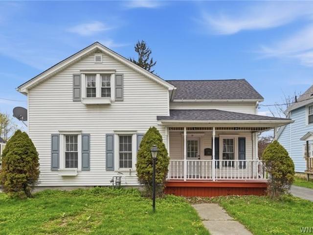23 Lombardy St, Lancaster, NY 14086