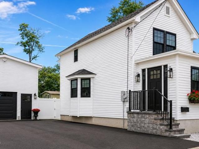 23 Manchester Ave, Keyport, NJ 07735