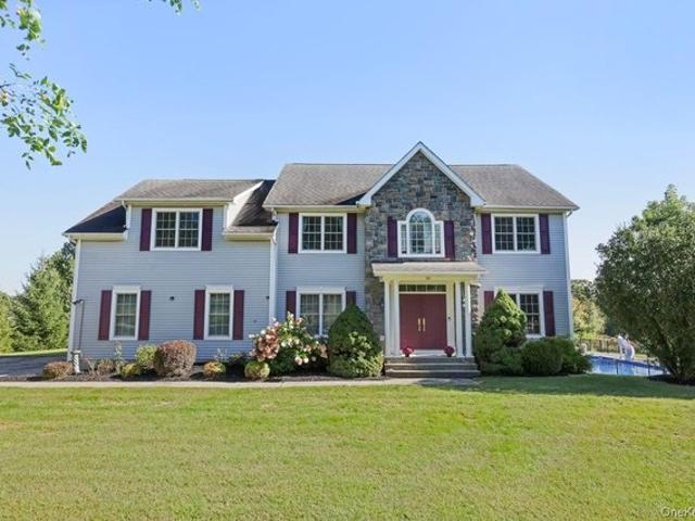 23 Monarch Dr, Hopewell Junction, NY 12533
