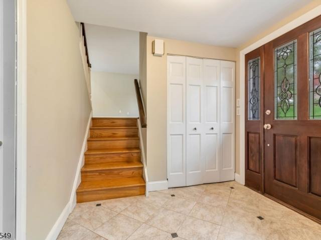 23 Monmouth Ave