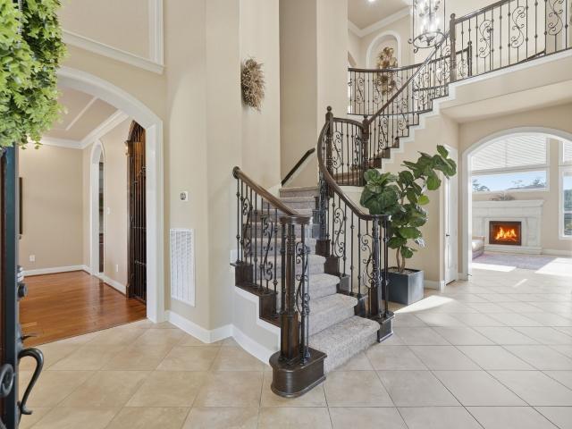 23 Mosaic Point Place