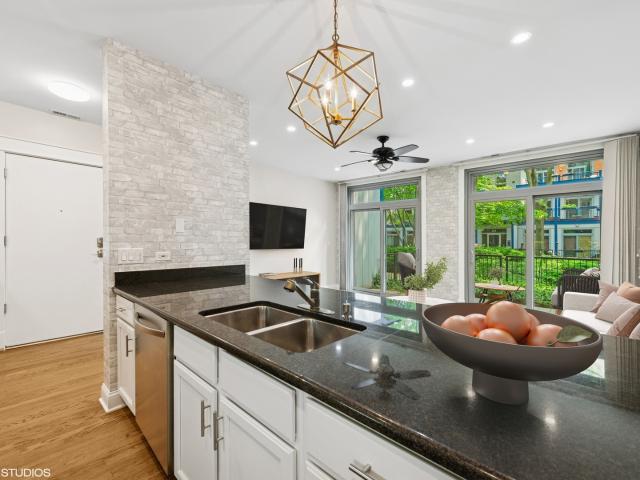 23 N Racine Avenue # 405