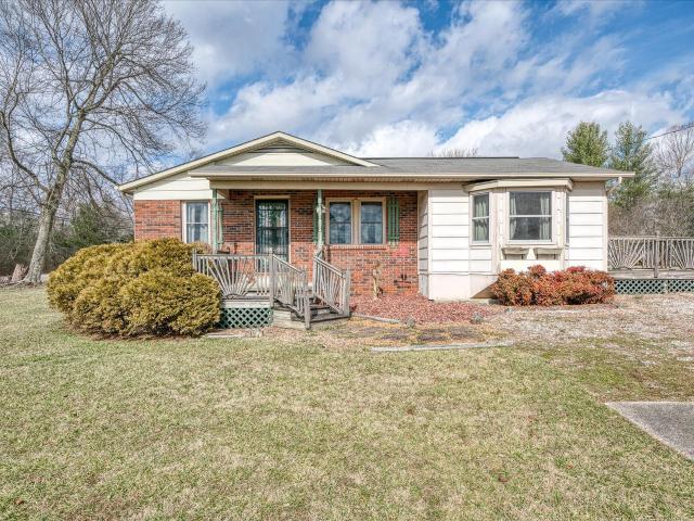 23 Oak Hill Dr, Crossville, TN 38572 | MLS #1521 | Compass