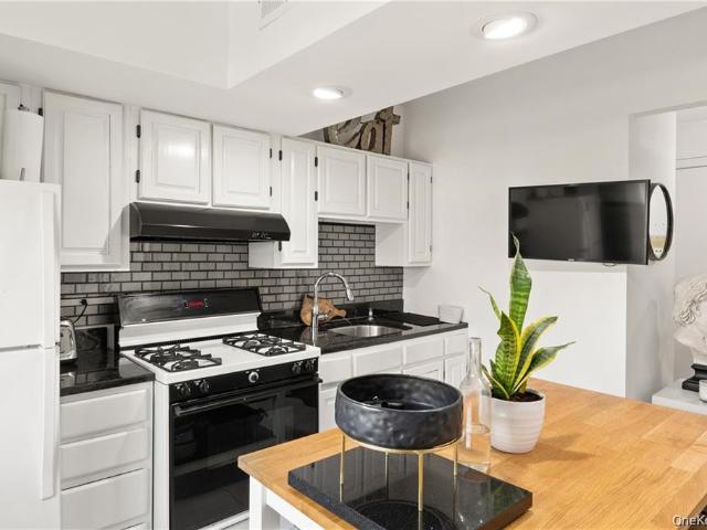 23 Old Mamaroneck Road ST4