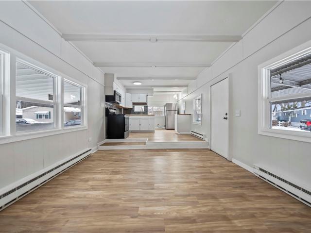 23 Patio Dr, Penfield, NY 14625 | MLS #R1659