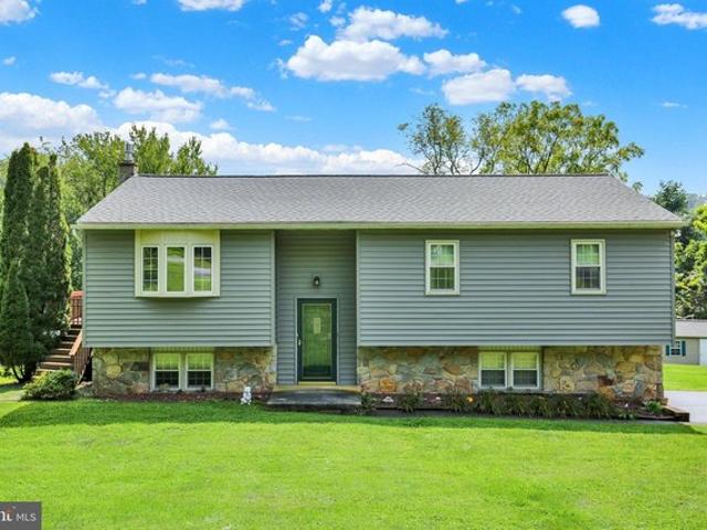 23 Pleva Dr, Fleetwood, PA 19522